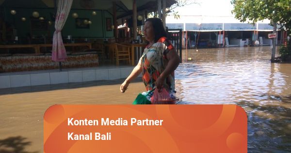 Banjir Rob Genangi Area Kuliner Pantai Lebih Gianyar | kumparan.com